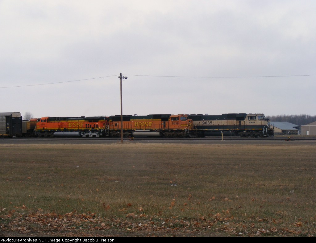 BNSF 9635, BNSF 8859 and BNSF 5644
